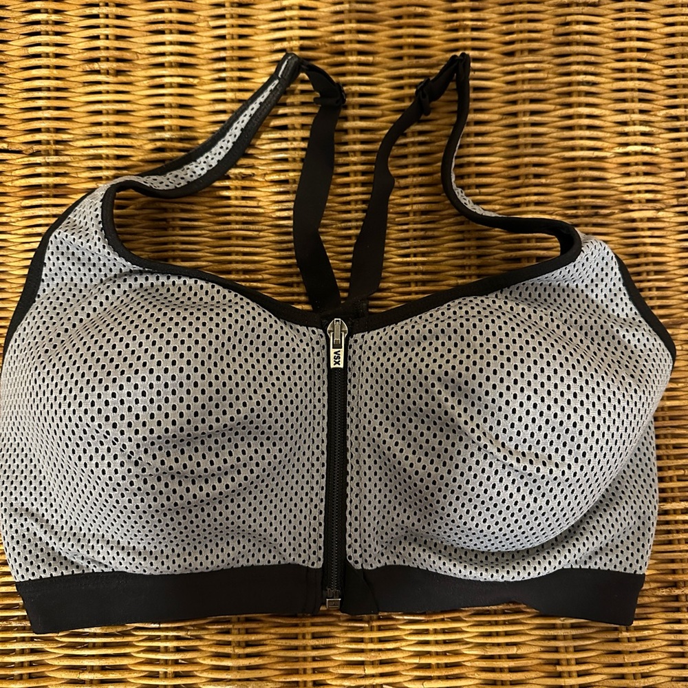 34 D Victoria’s Secret Sports Bra - Gem